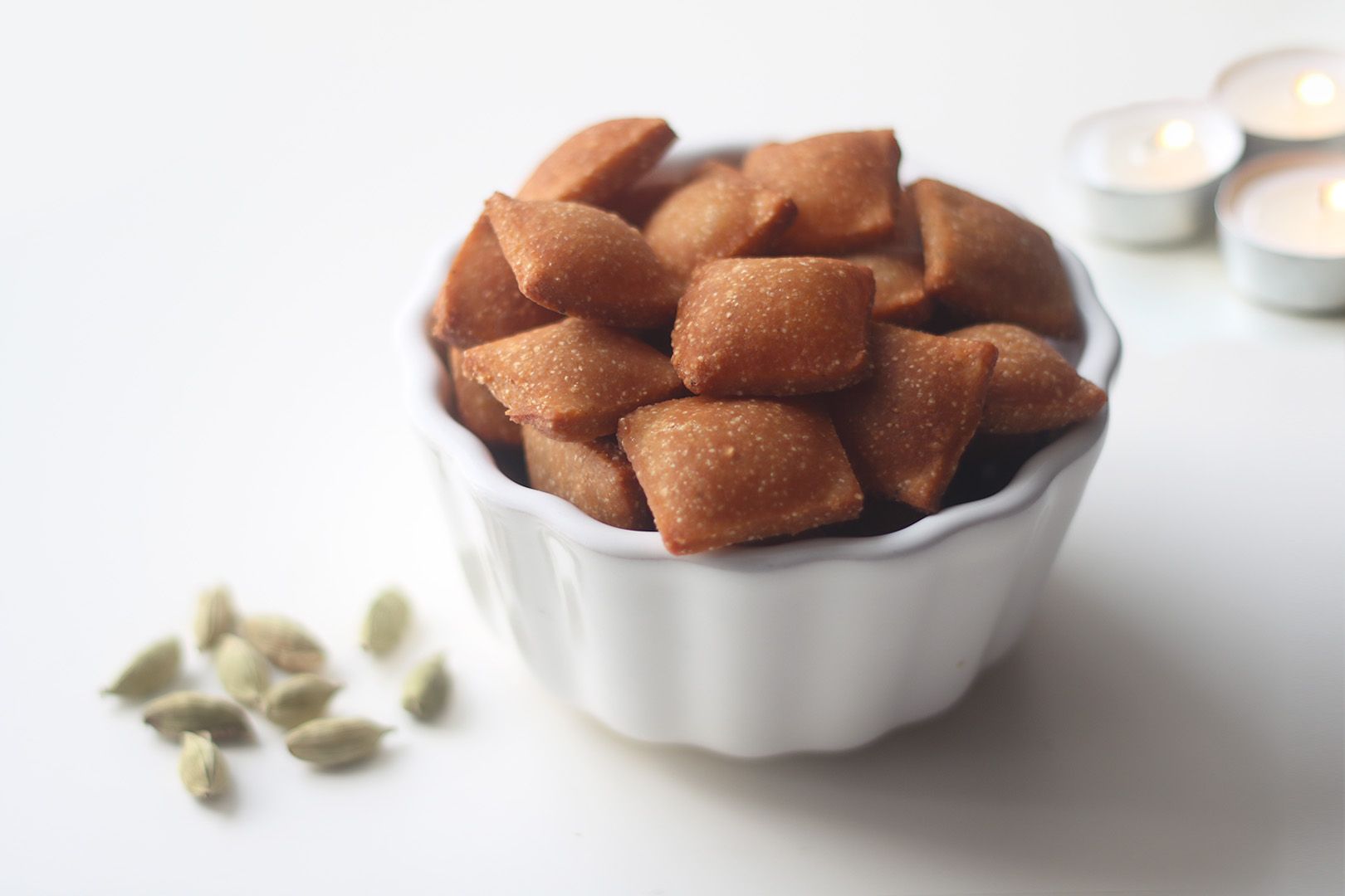 Sweet Shakarpara Recipe / Kalakala / Diamond Biscuit - The Indian Claypot